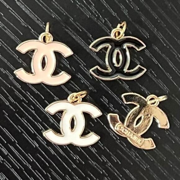 Jewelry | Lot Of 3 Cc Zipper Pull Button Charms | Poshmark